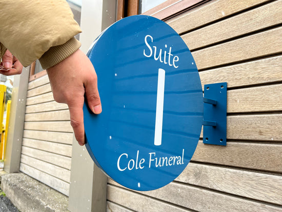 Round Blade Sign – metallionaire